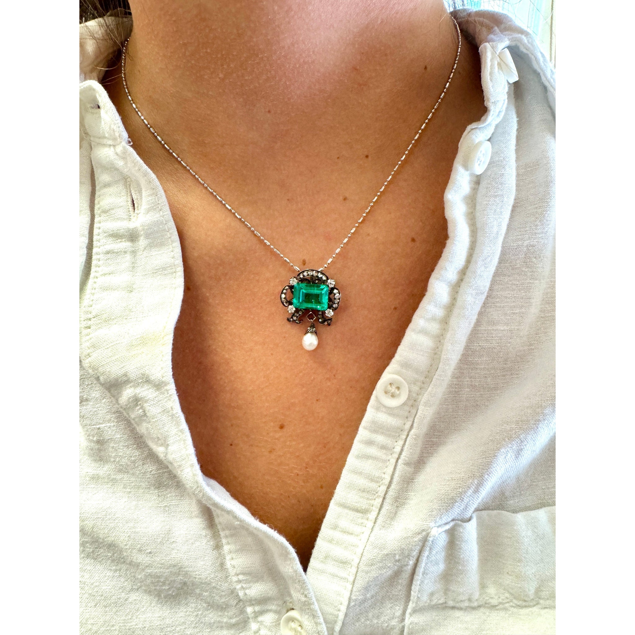 Emerald antique necklace store